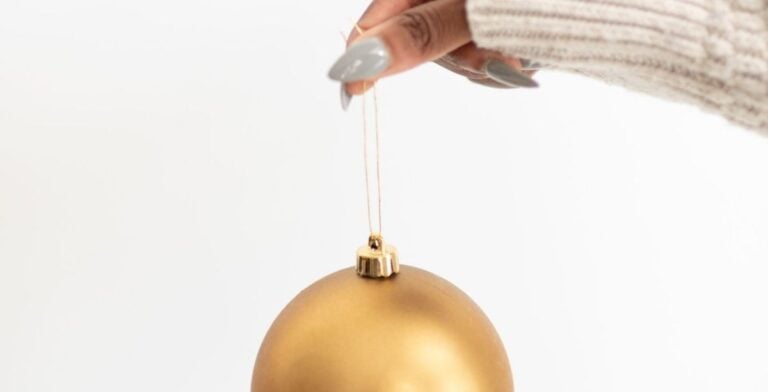 21 Clever Ways To Make Every Room Feel Christmassy
