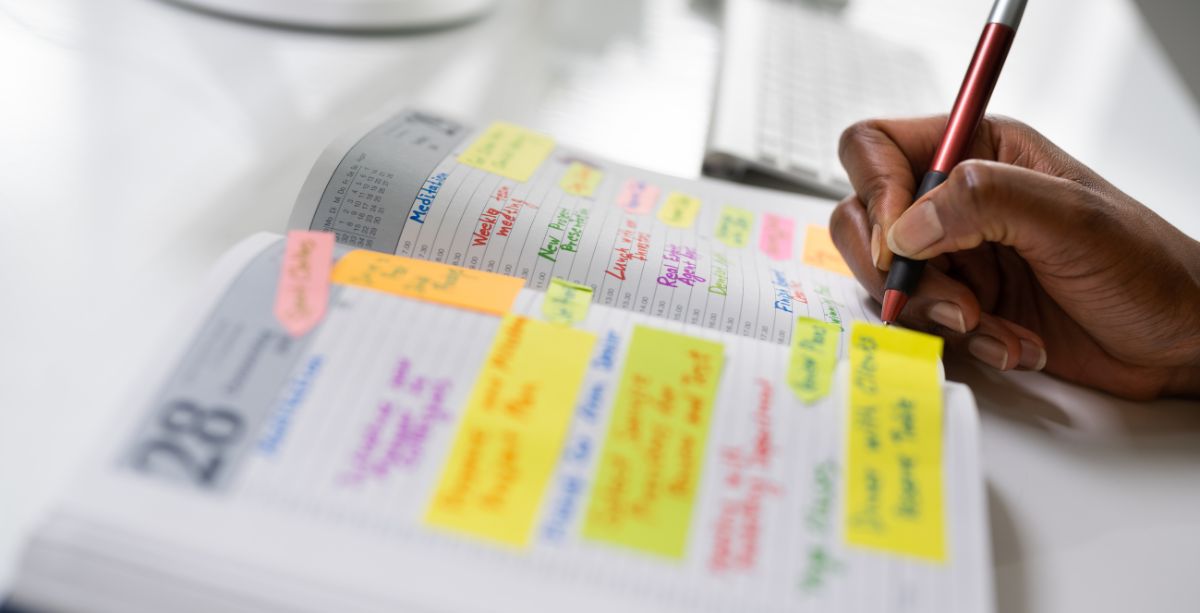 7 Effective Ways That Make Sticking To A Schedule EASY!