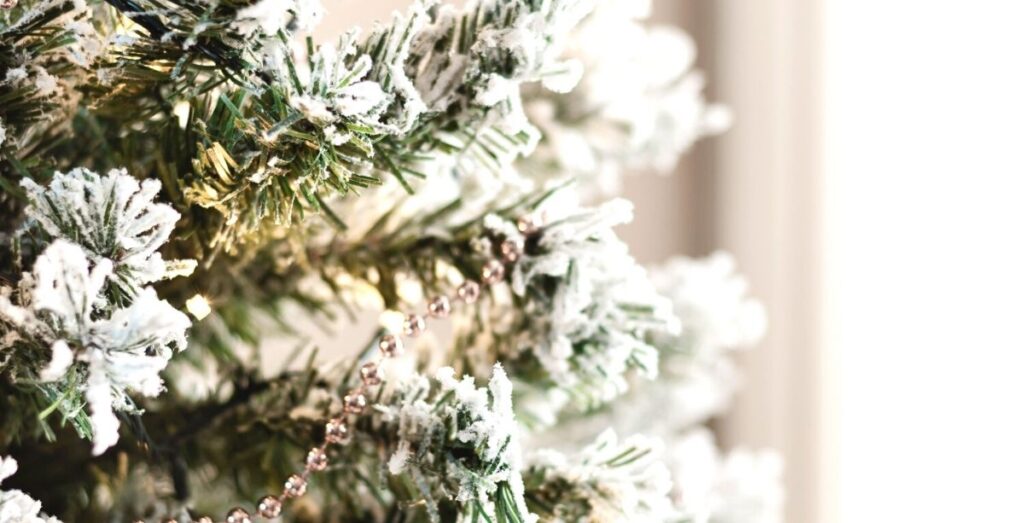 21 Clever Ways To Make Every Room Feel Christmassy