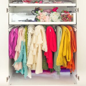 20 Brilliant Blanket Storage Ideas To Keep Them Handy And Tidy
